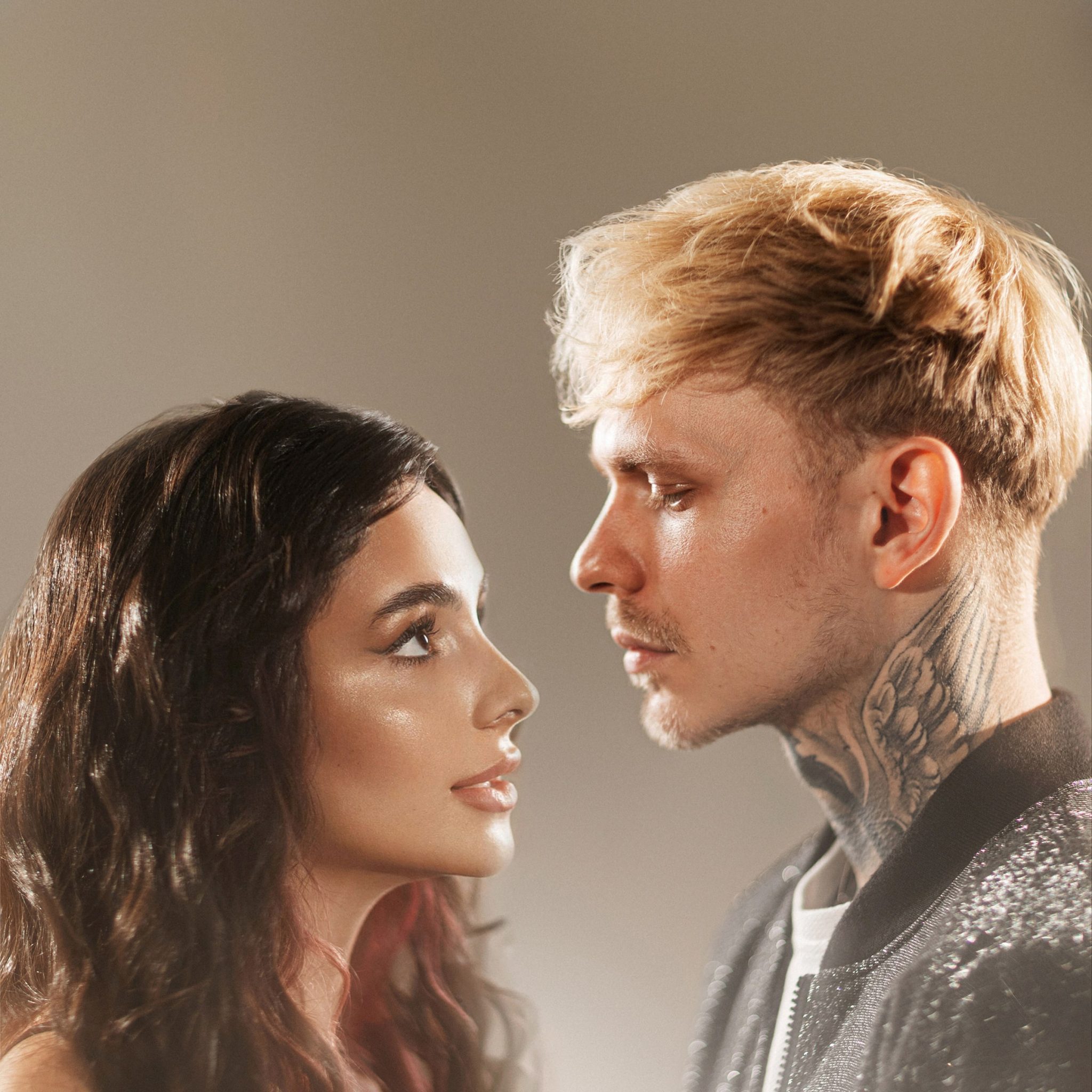 Пристрасний хіт: Анна Трінчер та DEMCHUK заспівали разом